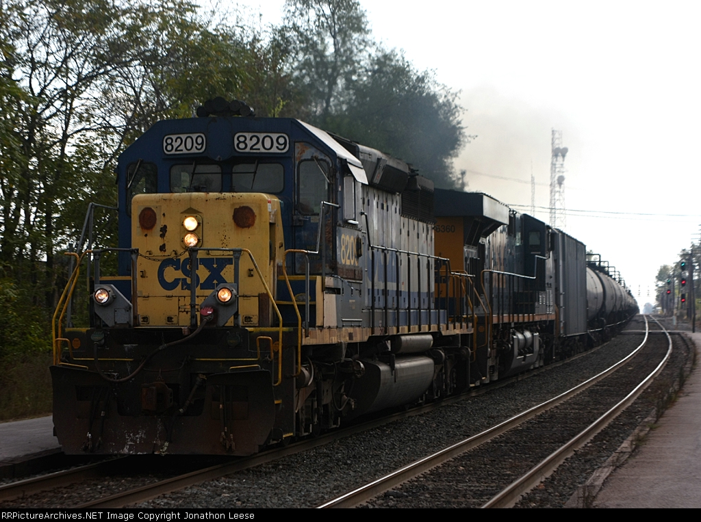 CSX 8209 smokes it up westbound with K389